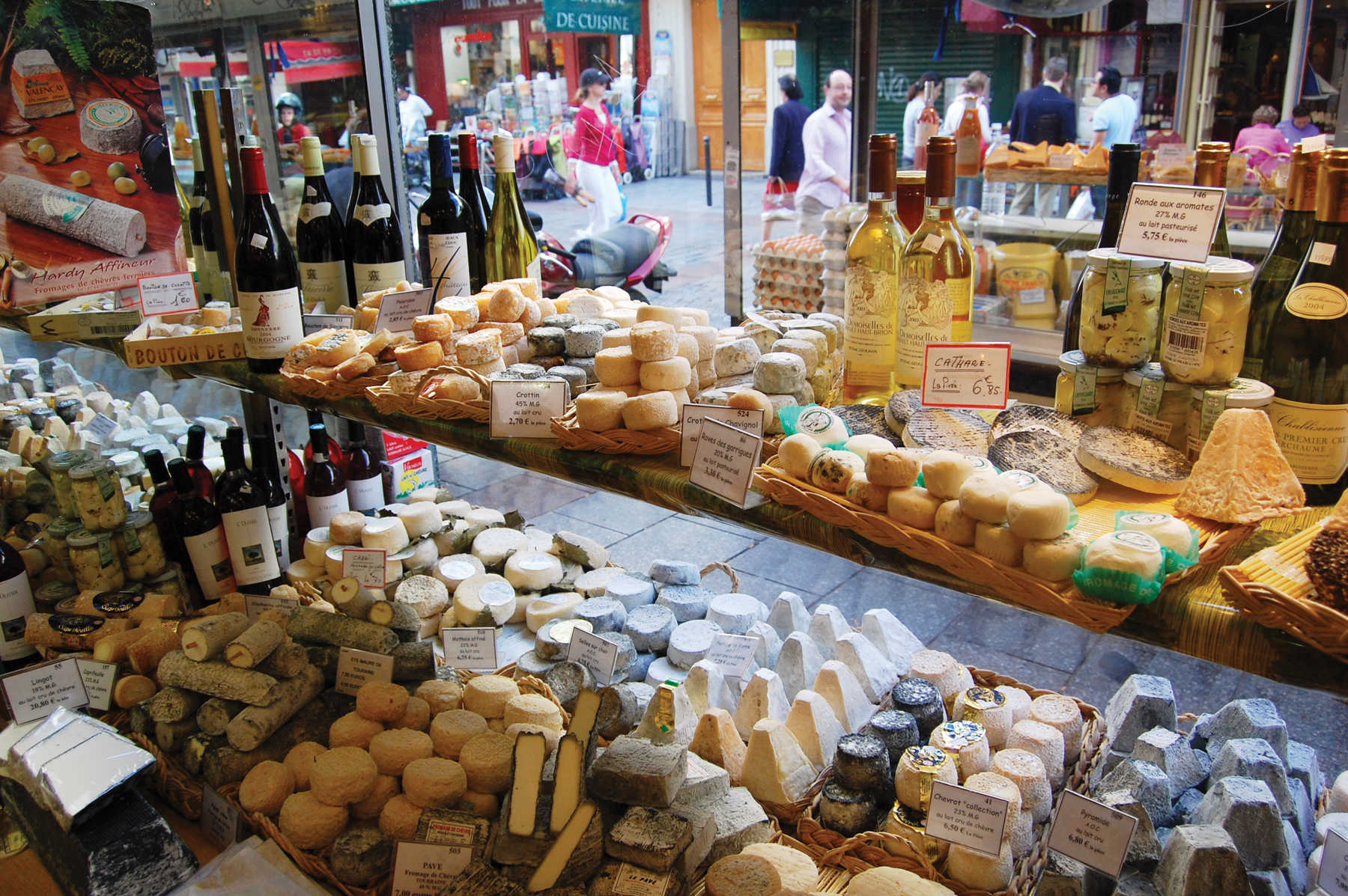 Paris: A City of Cozy Neighborhoods by Rick Steves